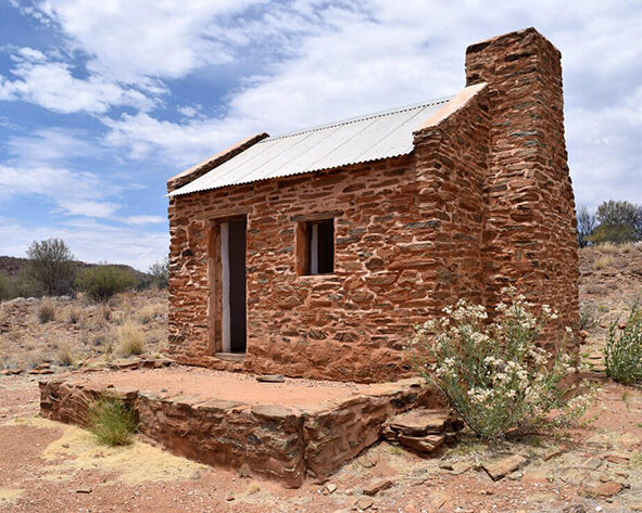 Macdonnell Ranges – Australian Tourist Publications